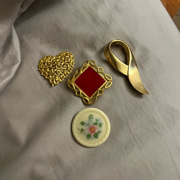 Avon | Jewelry | 4 Brooches 3 With Gold Tones And One Avon Brooch White ...